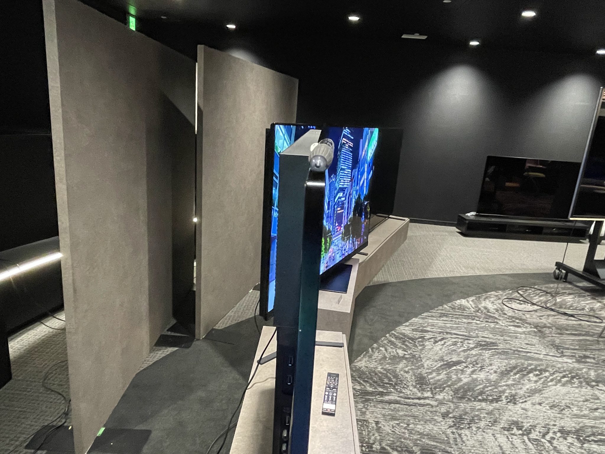 世界一速い新商品レポート！REGZAに潜入して新型有機EL TVとMiniLED TVを比較してみた！ | ノジマオンライン